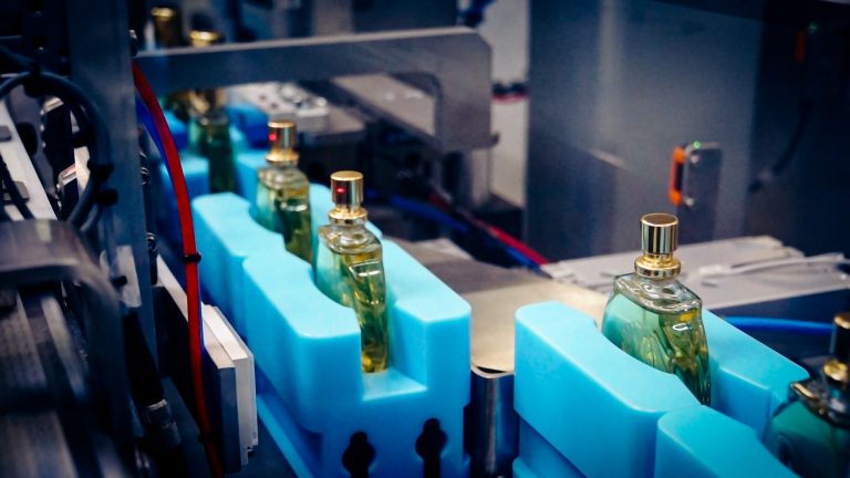 Machines automatiques pour ligne de conditionnement de parfums